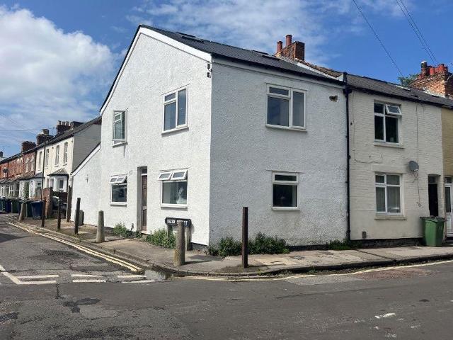 6 bedroom end of terrace house to rent