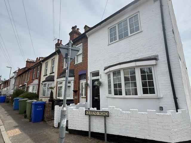 6 bedroom end of terrace house to rent