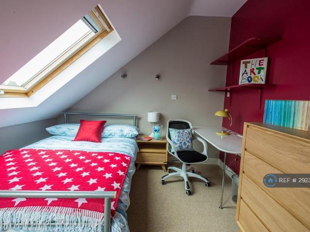 6 bedroom end of terrace house to rent