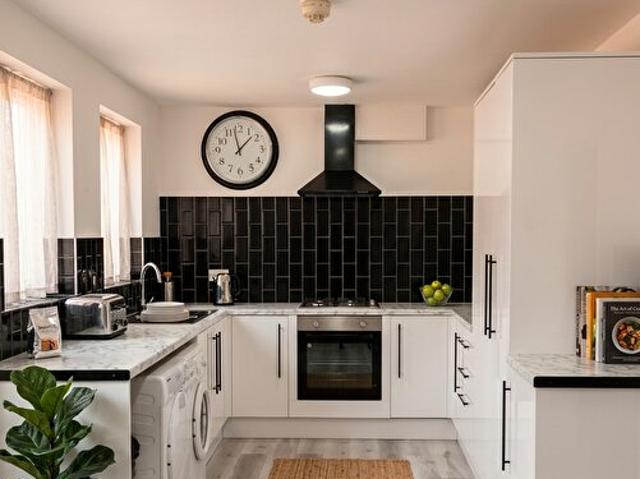 6 Bedroom End Of Terrace House To Rent In Arthur Avenue / Spare Rooms / Student House /, NG7