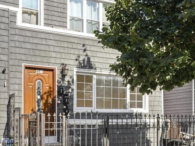 6 bedroom, East NY LS102245826