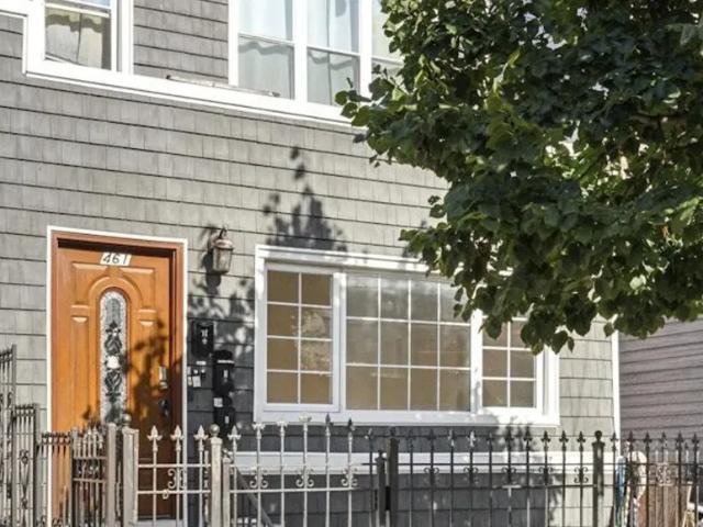 6 bedroom, East NY LS102752811