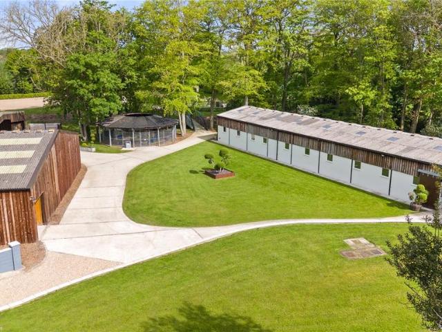 6 bedroom equestrian facility for sale
