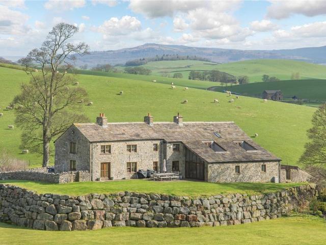 6 bedroom equestrian facility for sale