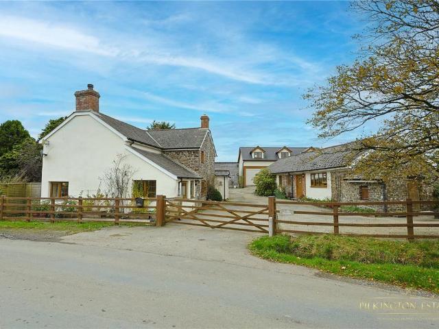 6 bedroom equestrian facility for sale