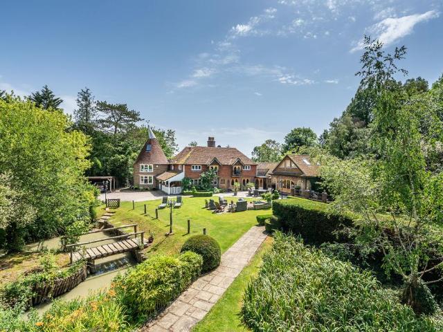 6 bedroom equestrian facility for sale
