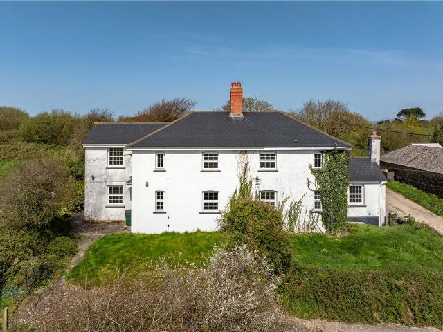 6 bedroom detached house for sale