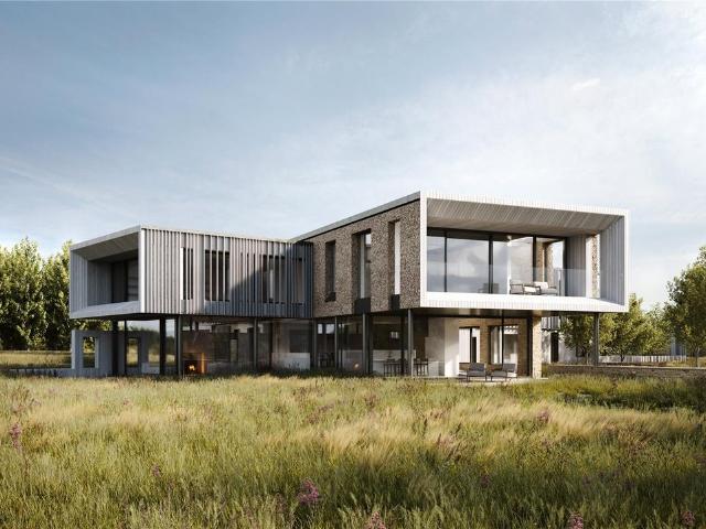 7 bedroom property with land for sale