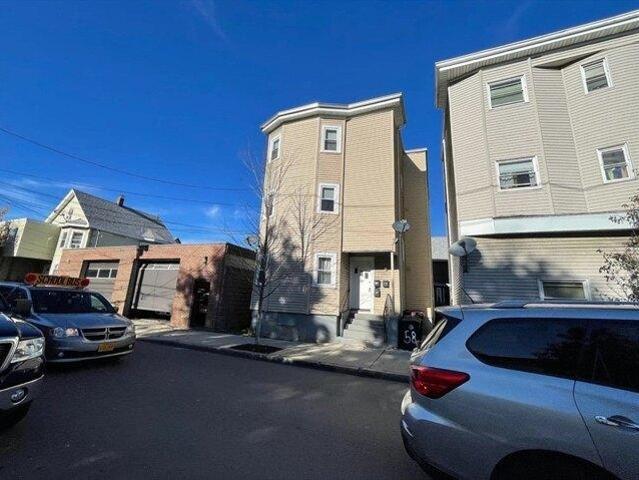 6 bedroom, Everett MA 02149 102345861