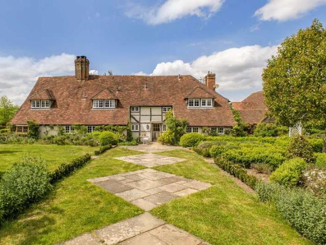 6 Bedroom Farm House Character Property