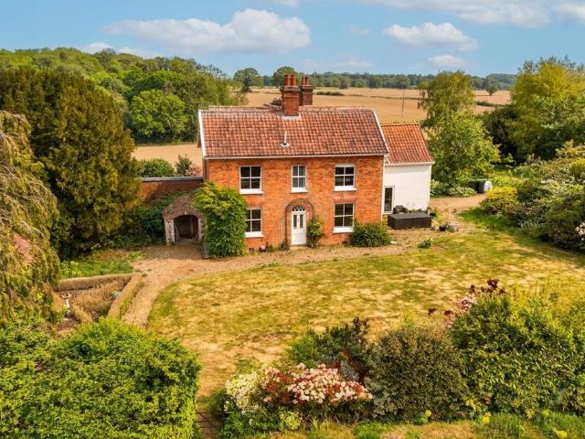 6 bedroom farm house for sale