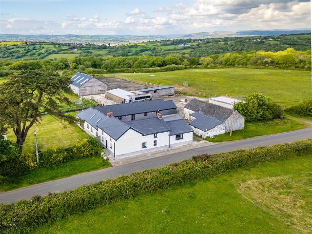 6 bedroom farm house for sale