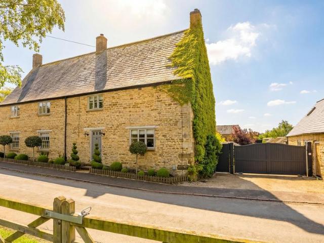 6 bedroom farm house for sale