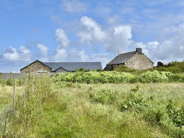 6 bedroom farm house for sale