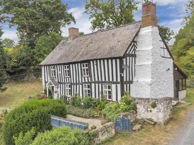6 bedroom farm house for sale