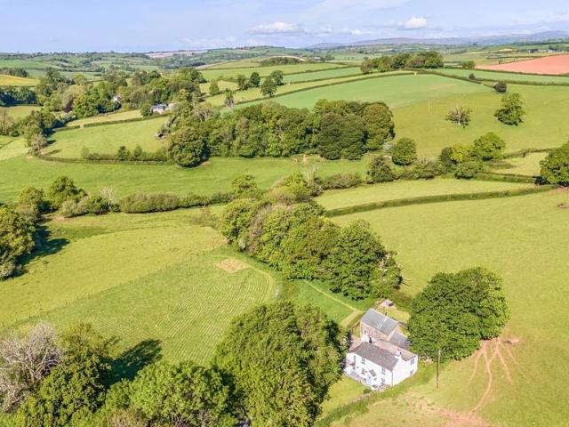 6 bedroom farm house for sale