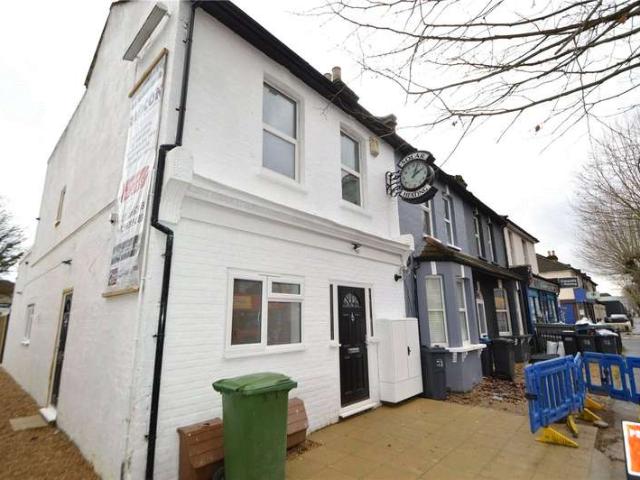 6 Bedroom Flat