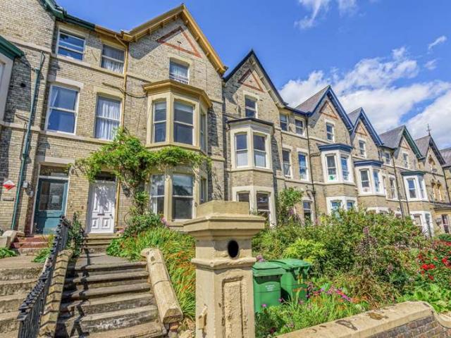 6 Bedroom Flat