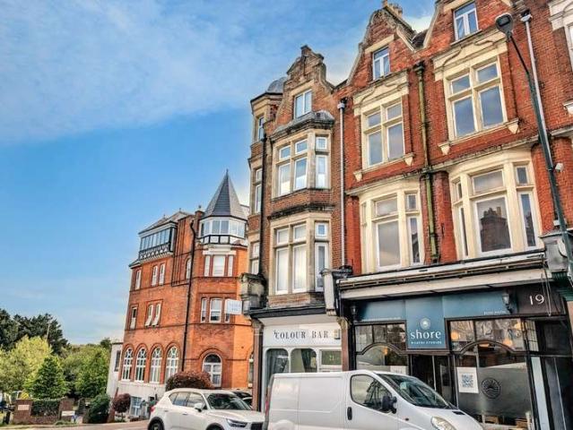 6 Bedroom Flat