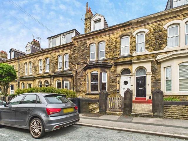 6 Bedroom Flat