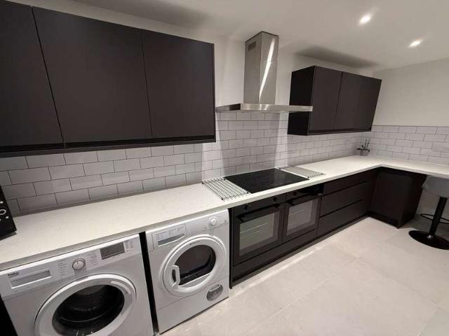 6 Bedroom Flat