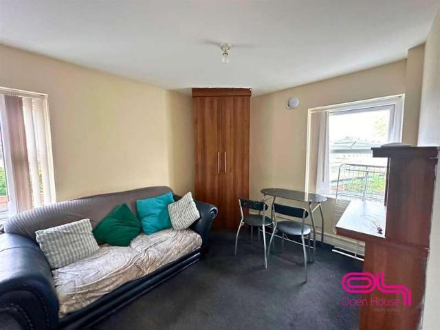 6 Bedroom Flat