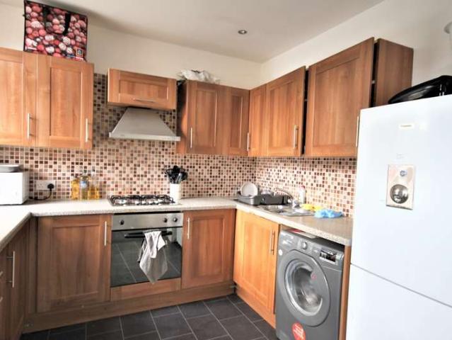 6 Bedroom Flat