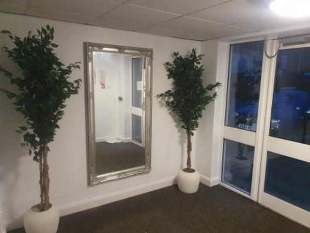 6 bedroom Flat To Let