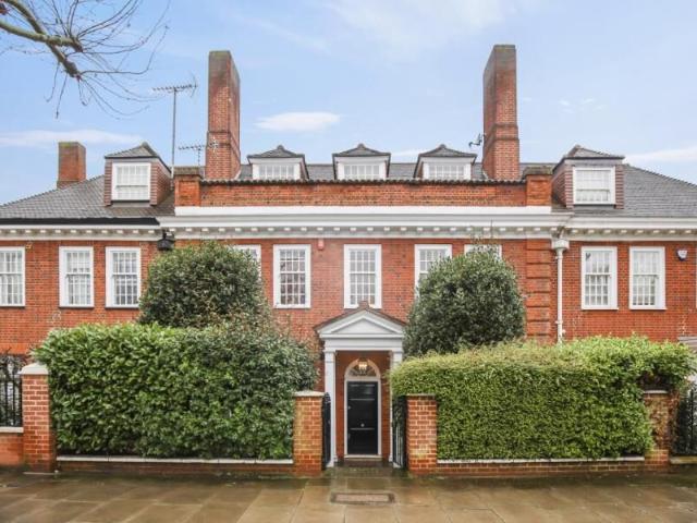 6 Bedroom Flat To Let
