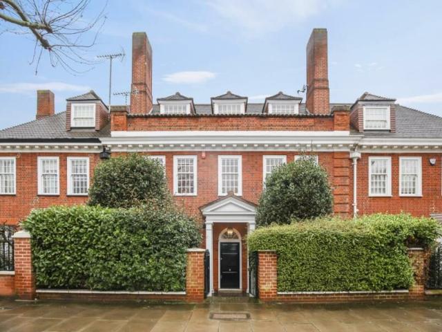 6 Bedroom Flat To Let