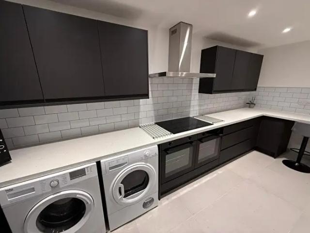 6 Bedroom Flat To Rent In Flat Aston Court, Dunkirk, East Midlands, NG7