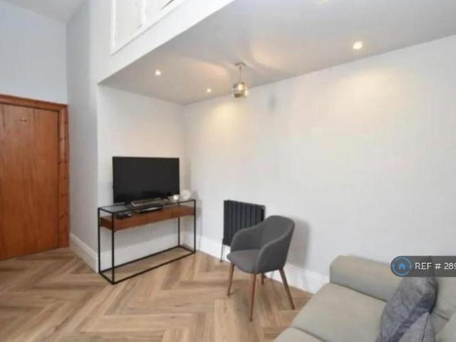 6 bedroom flat to rent