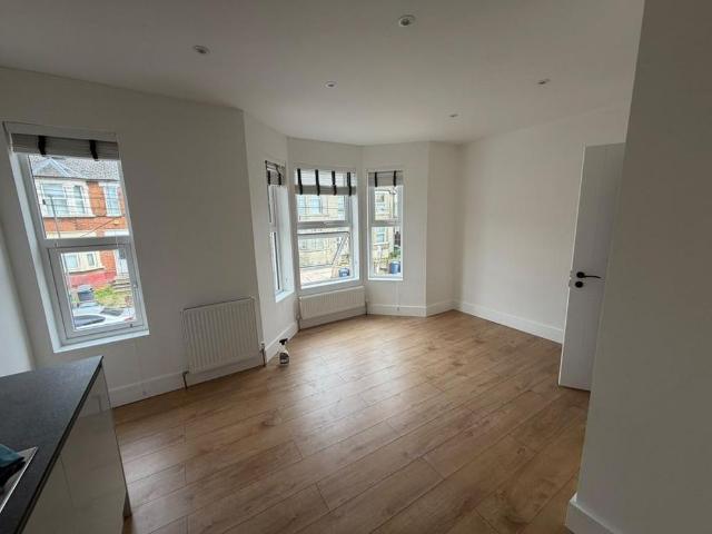 6 bedroom flat to rent