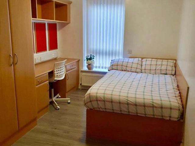 6 bedroom flat to rent