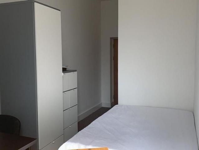 6 bedroom flat to rent