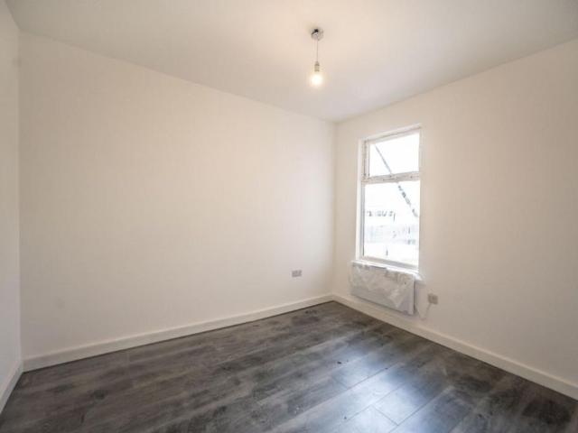 6 bedroom flat to rent
