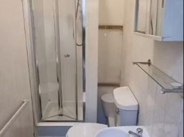 6 bedroom flat to rent