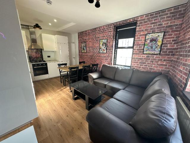 6 bedroom flat to rent