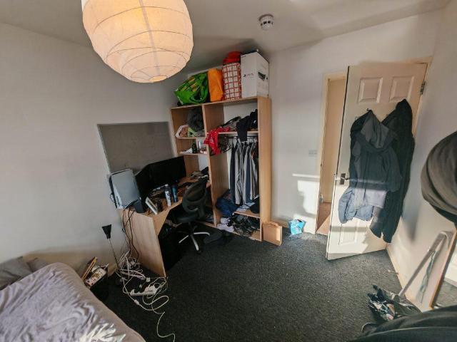 6 bedroom flat to rent