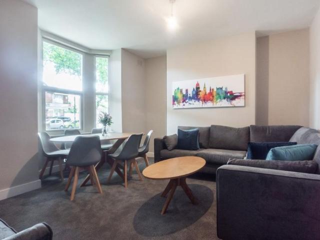 6 bedroom flat to rent