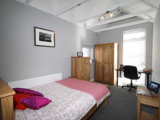 6 bedroom flat to rent
