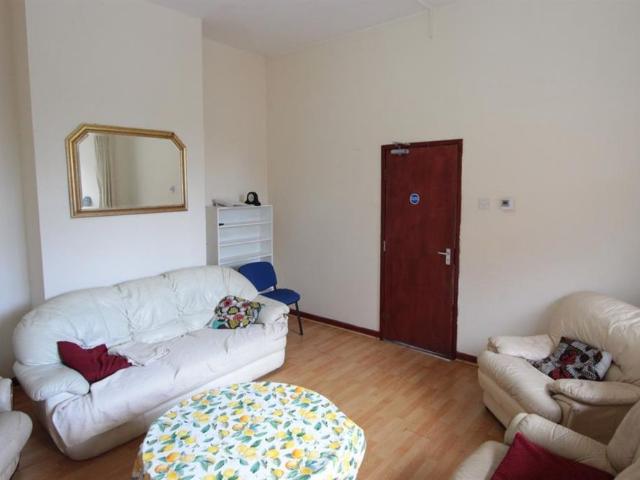 6 bedroom Flat To Rent