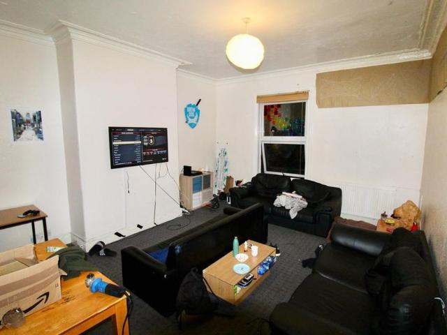 6 bedroom flat to rent