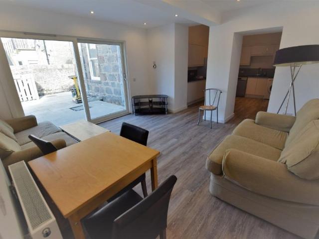 6 bedroom flat to rent
