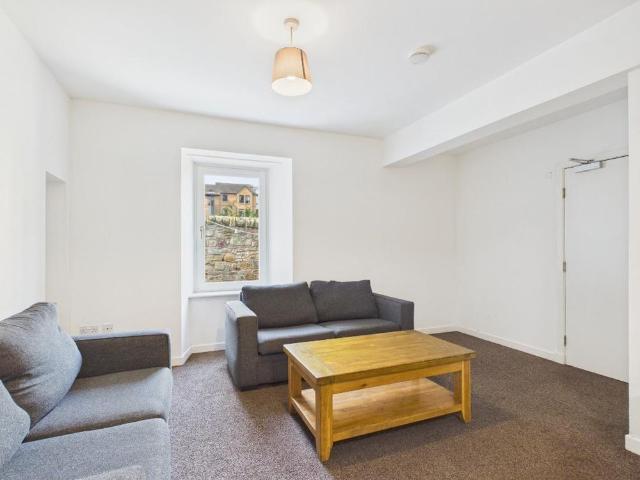 6 bedroom flat to rent
