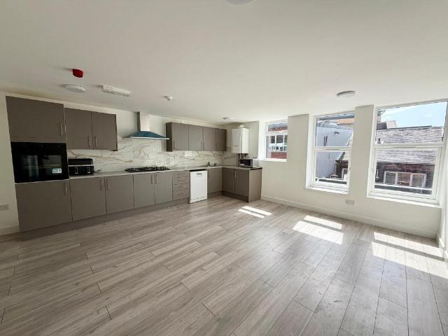 6 bedroom flat to rent