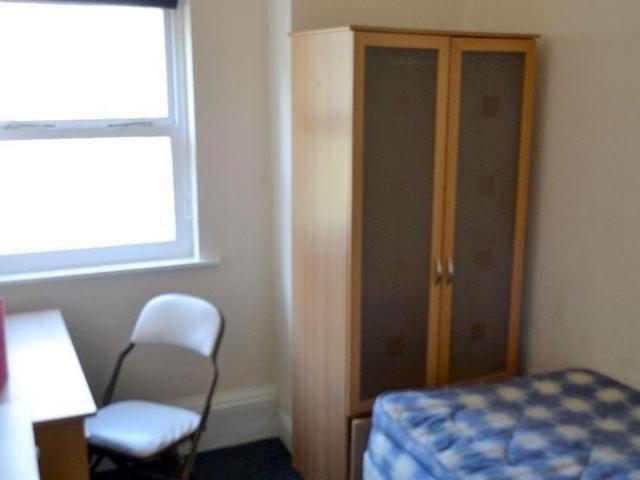6 bedroom flat to rent