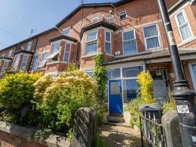6 bedroom flat for sale