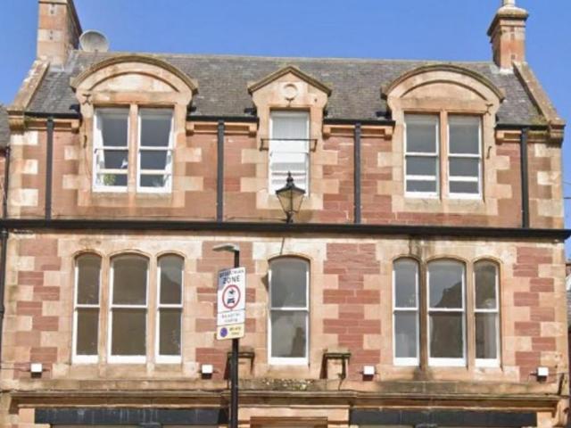 6 bedroom flat for sale