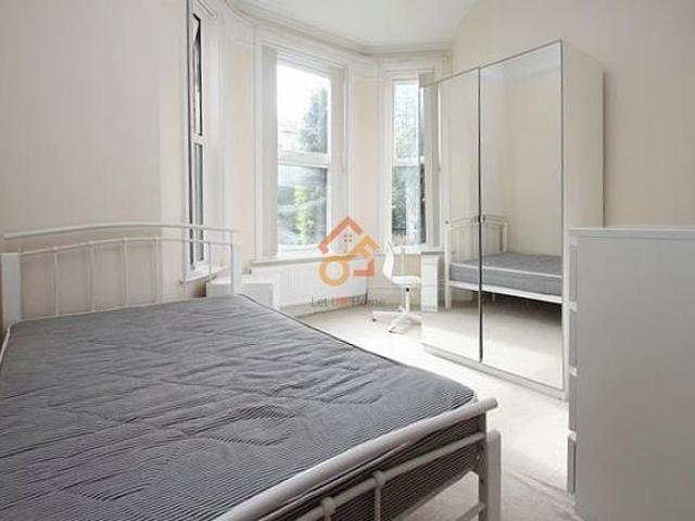 6 bedroom flat for sale in 185 Holdenhurst Road, Bournemouth, BH8
